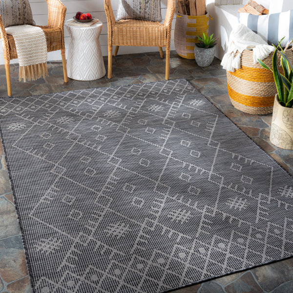 Loon Peak® Tapis intérieur / extérieur gris anthracite Isaha et Commentaires - Wayfair Canada